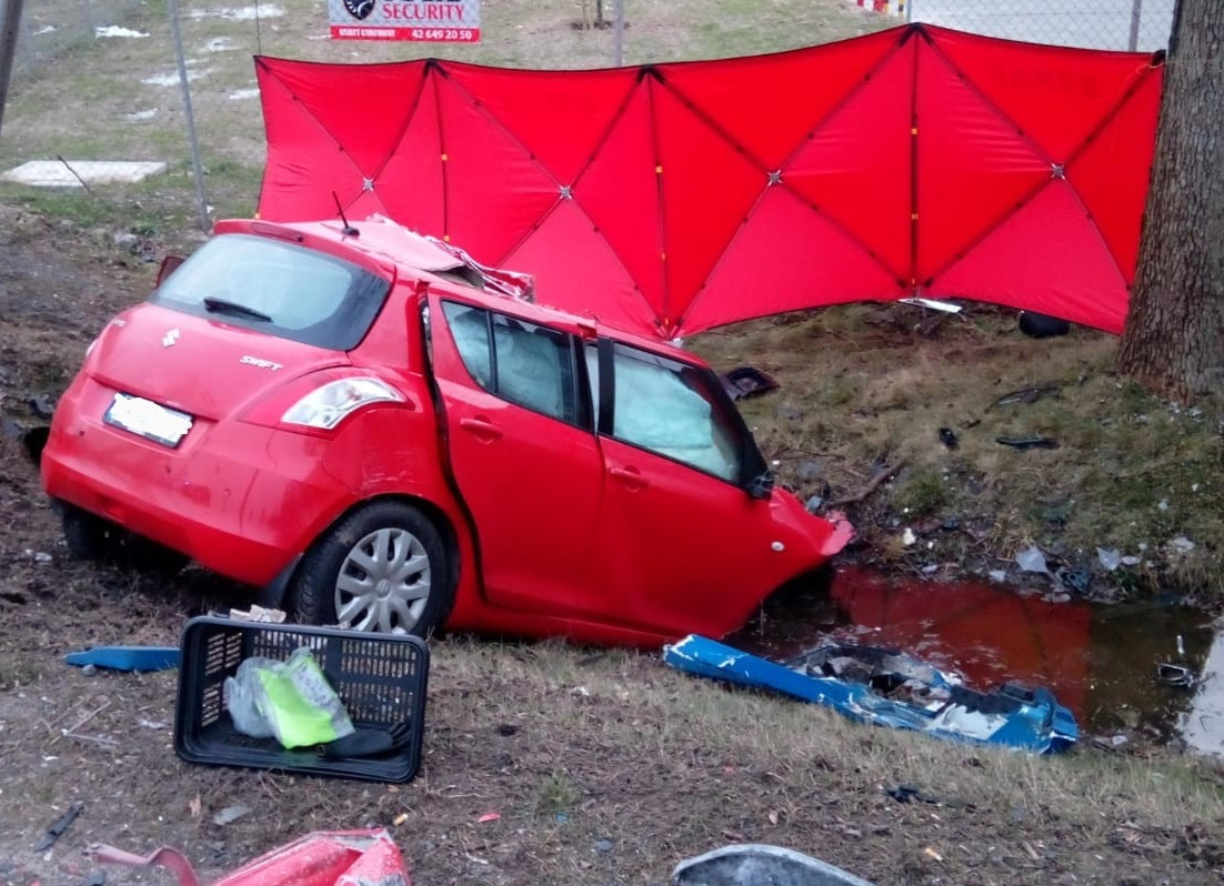Śmiertelny wypadek pod Strykowem. Zderzenie dwóch pojazdów na ... Śmiertelny wypadek pod Strykowem. Zderzenie dwóch pojazdów na ...