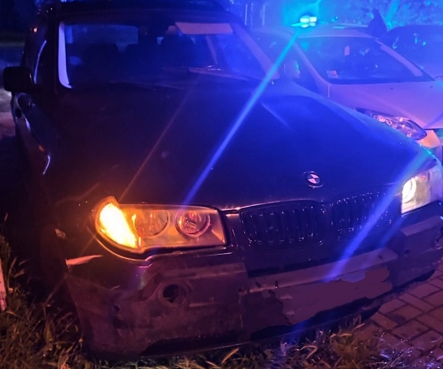 Pijany 30-latek uciekał przed policją kradzionym samochodem - Radio Łódź Pijany 30-latek uciekał przed policją kradzionym samochodem - Radio Łódź
